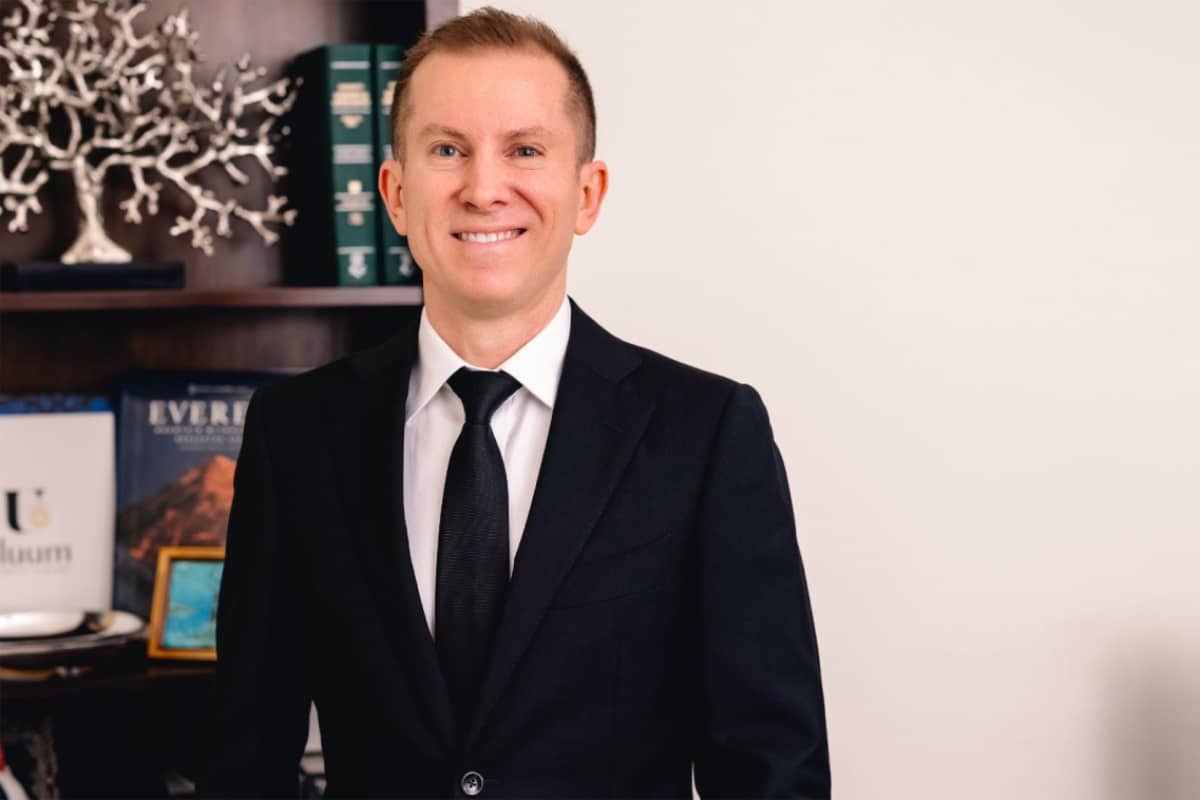 Dr. Gregory Lakin | Board Certified Plastic Surgeon